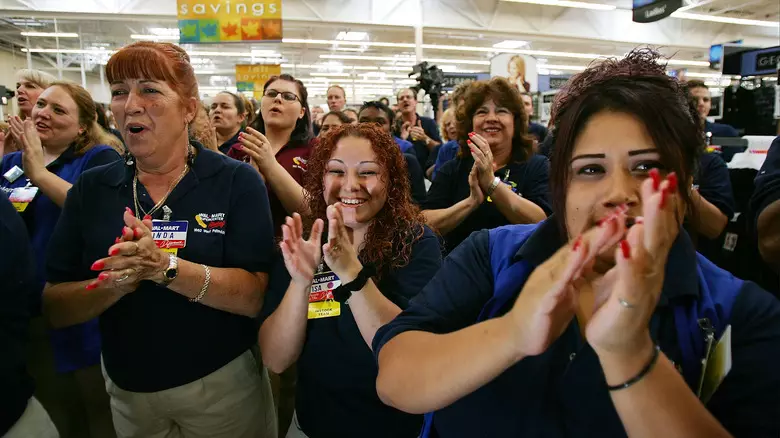 Walmart қызметкеріне сыйақы