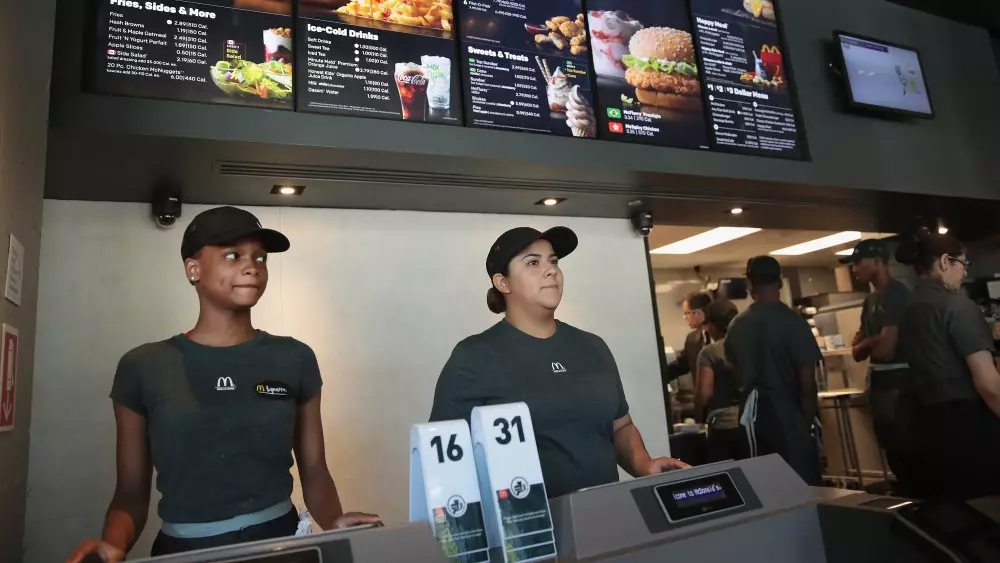 Pracownicy McDonald's tania siła robocza