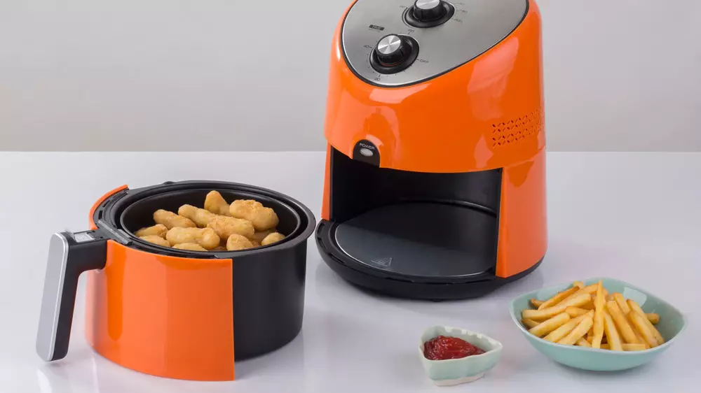 I-Air fryer mozzarella sticks kunye nefries zasefrentshi