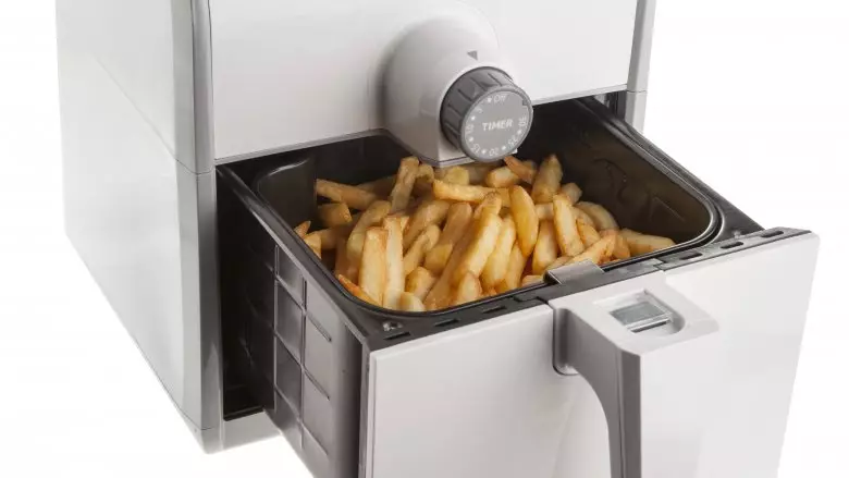 I-Air Fryer fries isiFulentshi