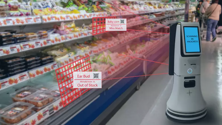 A Robots scanează în viitor un magazin alimentar care își prezintă în mod inexplicabil urechile lângă porumb și alte produse alimentare refrigerate. Acum asta e high tech?