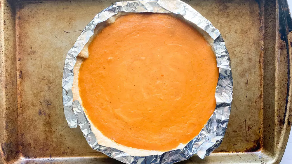 pumpkin pie giet oer yn 'e oven