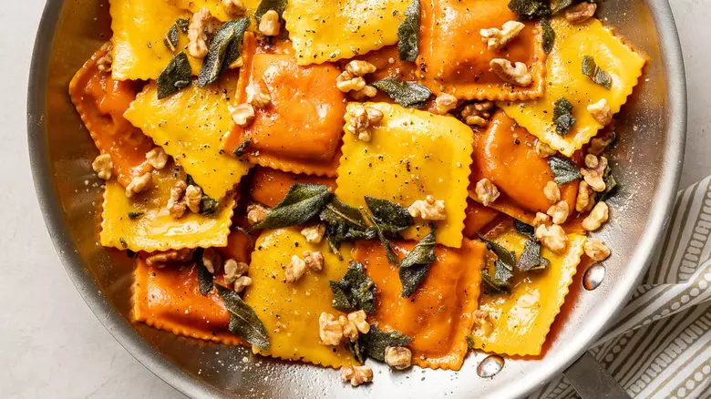 Ravioli de calabaza asada con miel de Trader Joe