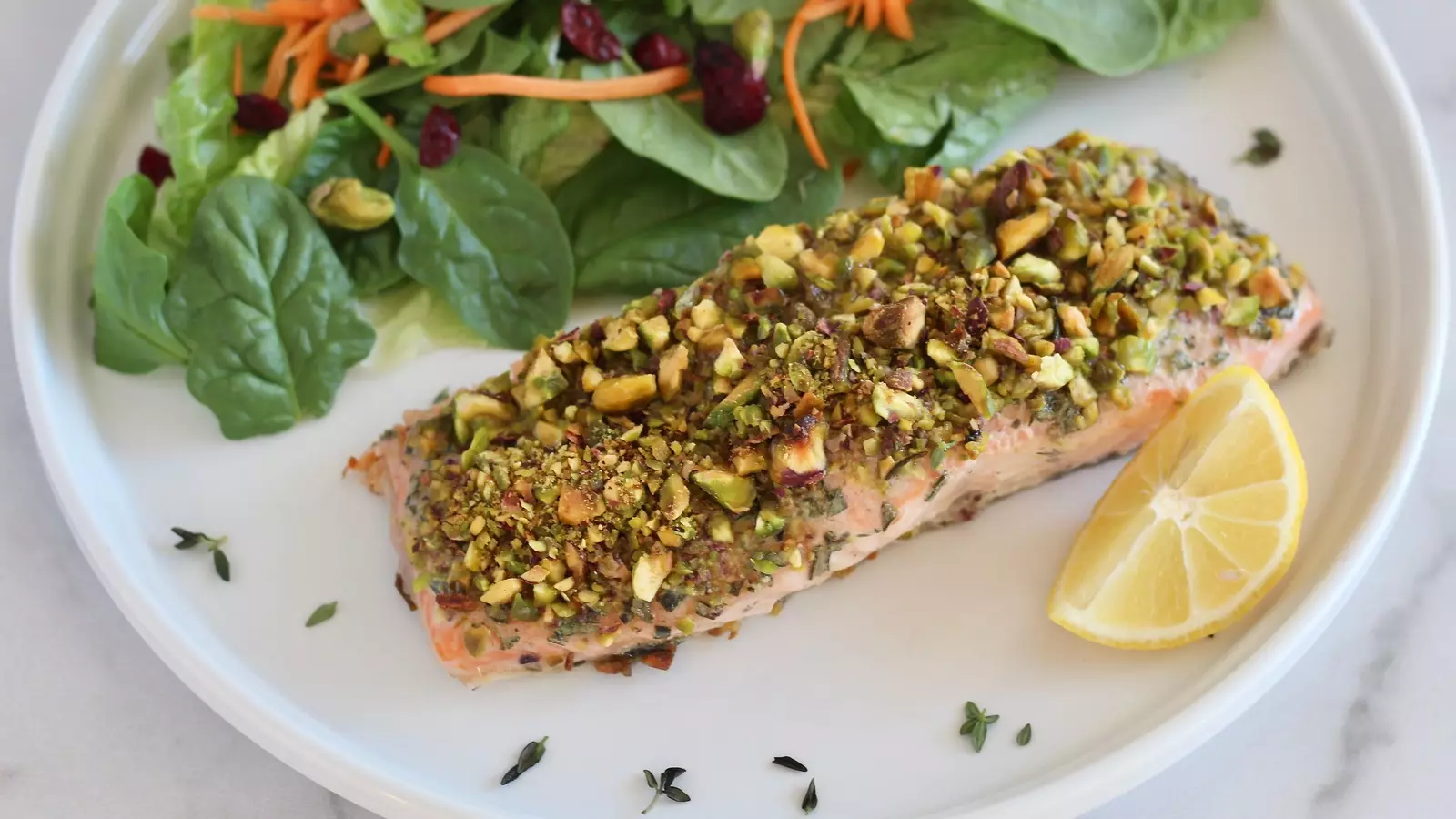 Iresiphi yeSalmon enePistachio-Crusted