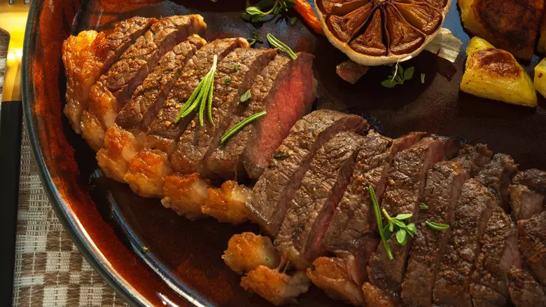 Ir-riċetta steak ta’ Gordon Ramsay b’qatgħa twist