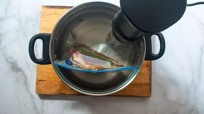 Рецепта за пържола на Гордън Рамзи със sous vide