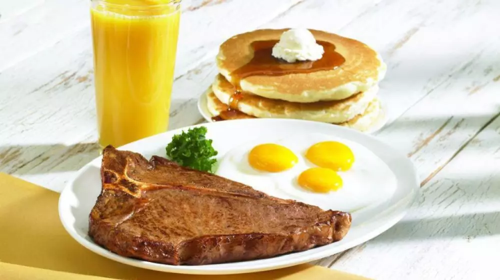 IHOP T-Bone kepsnys ir kiaušiniai