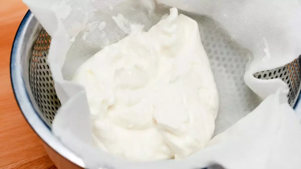 Sūkalu izkāšana no grieķu jogurta