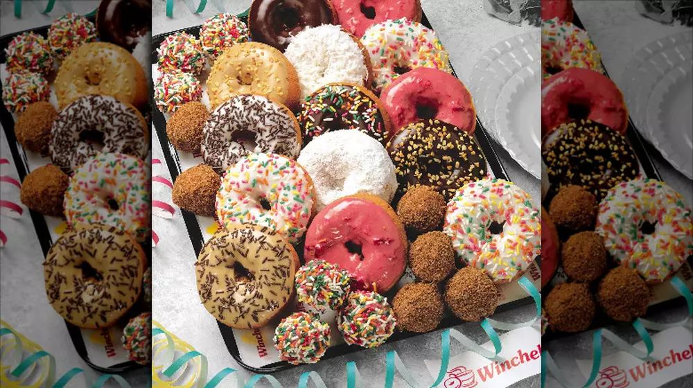 Winchell's donuts op dienblad