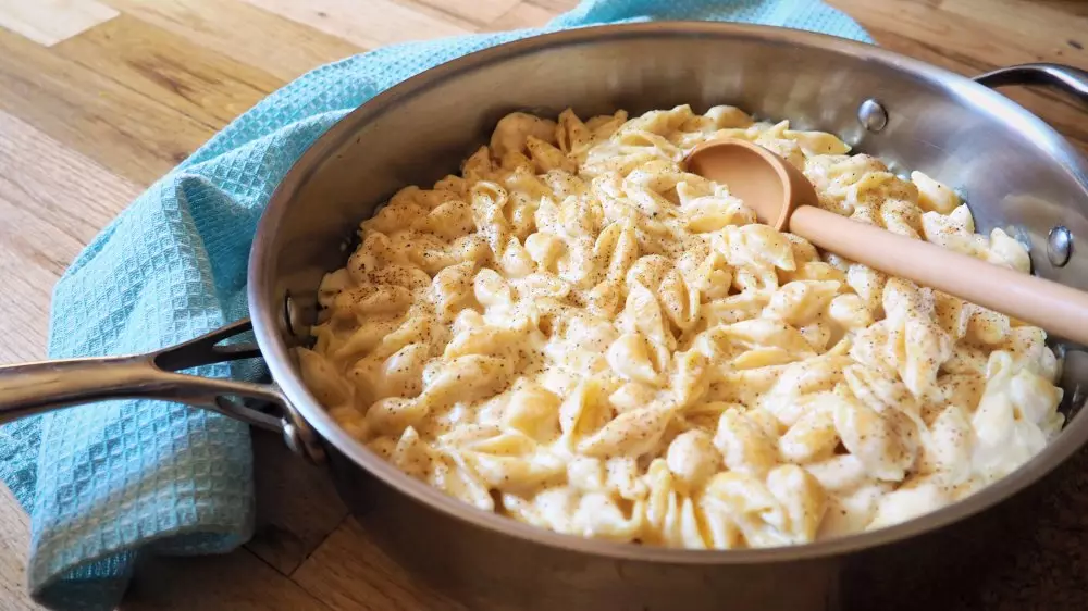 kung paano gumawa ng baked mac at cheese gamit ang one-pot mac at cheese recipe na ito