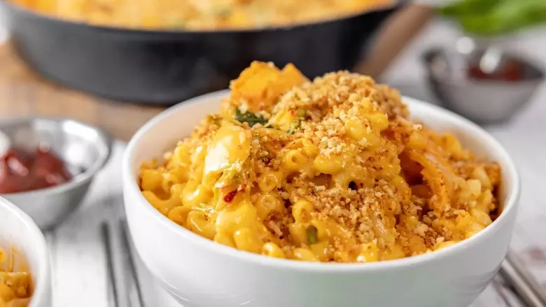 kimchi mac ve peynir kasesi