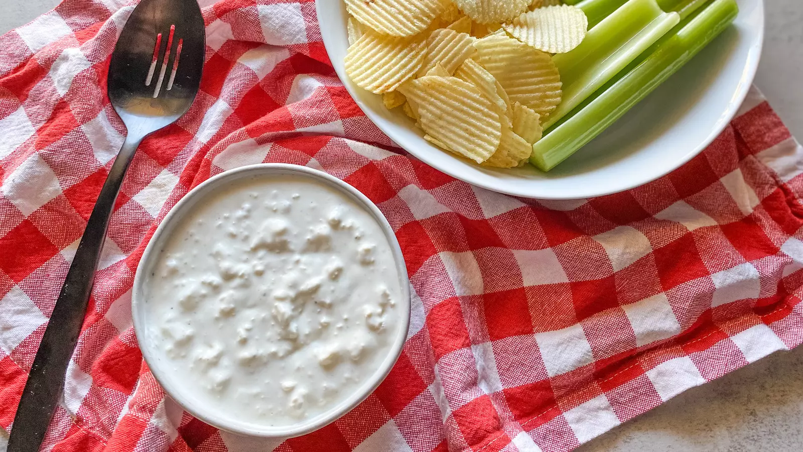 Receita de molho de queijo azul caseiro