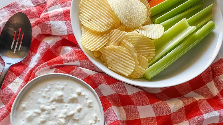 chips de légumes trempette au fromage bleu