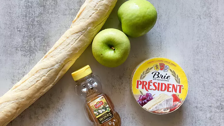 ingrédients pour la bruschetta aux pommes