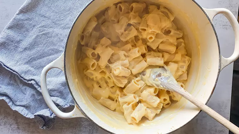 pot de macaroni au fromage