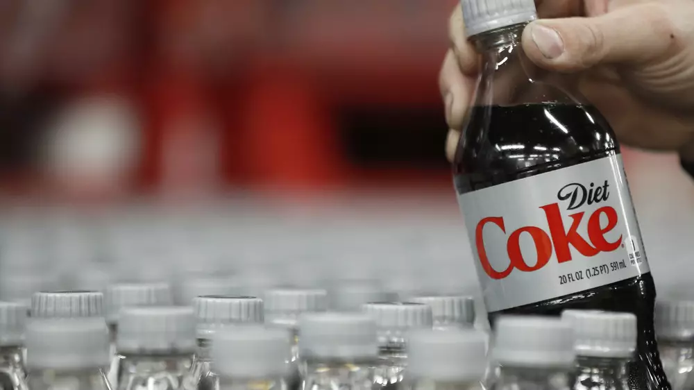 Ukudonsa i-coke yokudla eqenjini