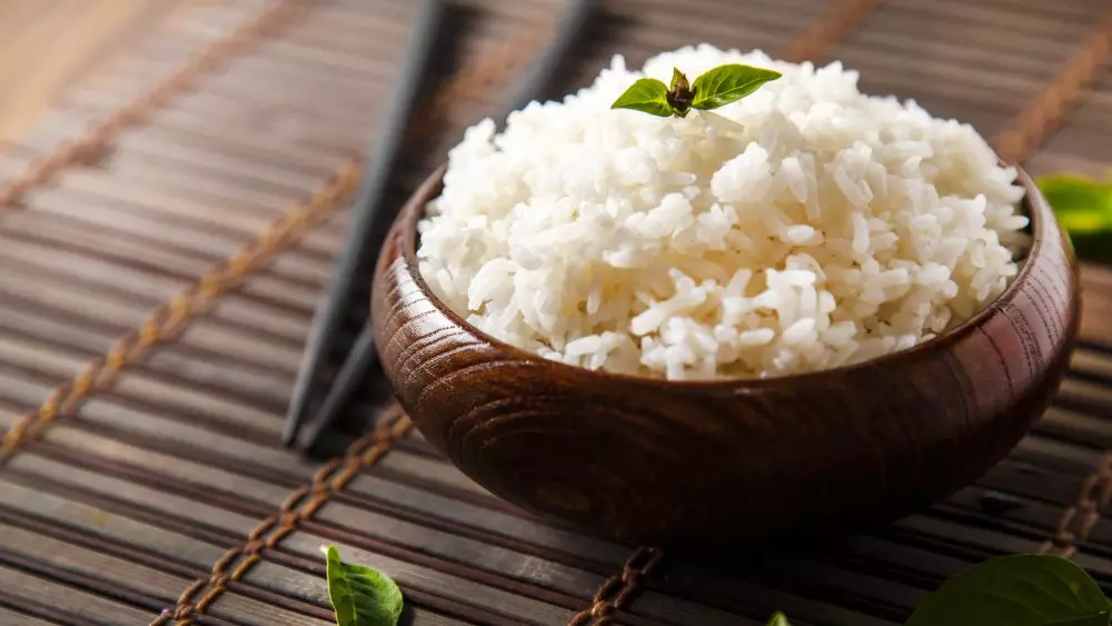 Iyatọ Gidi Laarin Jasmine Rice Ati Iresi Funfun