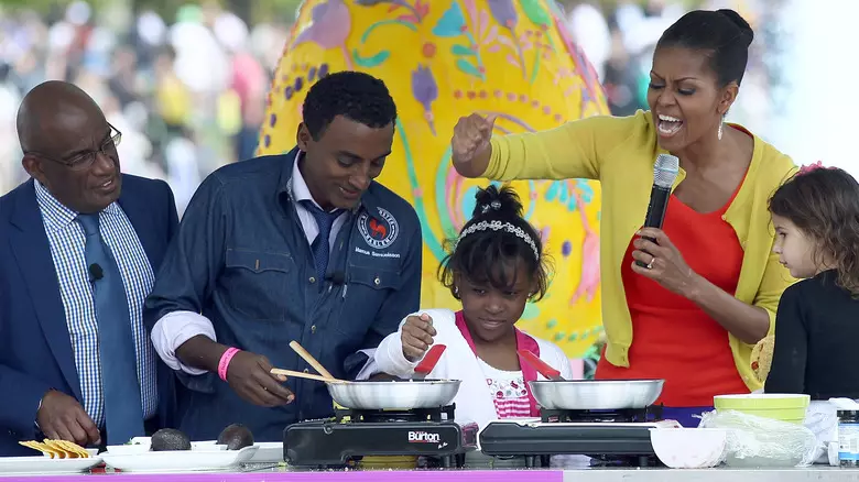 Marcus Samuelsson tare da Michelle Obama