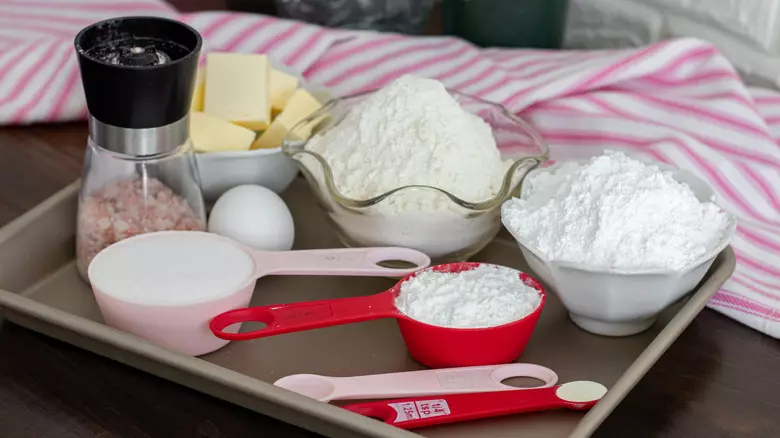 ingredjenti tal-cookies tal-qalb tal-konverżazzjoni