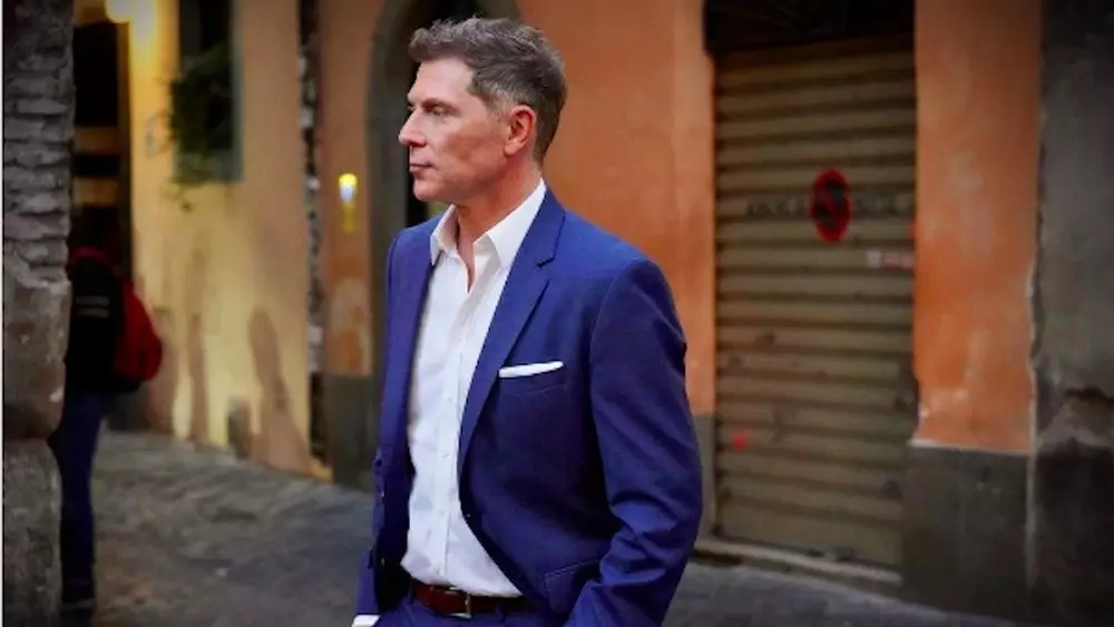 Bobby Flay waxa uu ku xidhan yahay suudhka Rome Italy