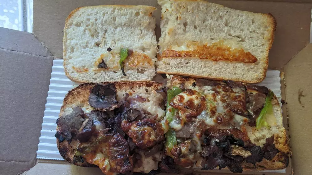 Sandwich Philly Cheesesteak Domino