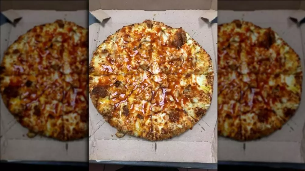 Pizza ea Domino ea Buffalo Chicken