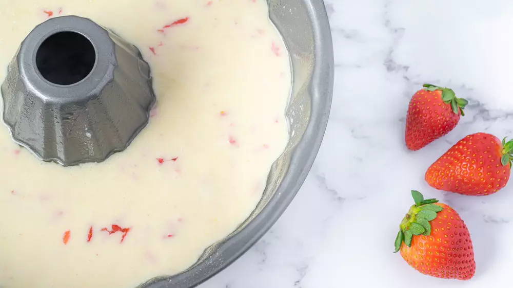 strawberry cake batter