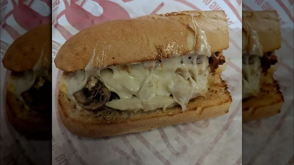 Quiznos Chicken Carbonara smörgås