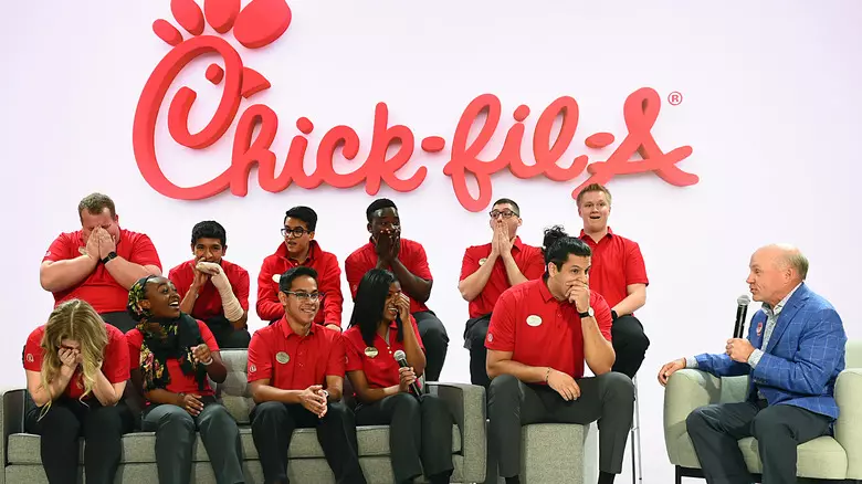 Dan Cathy di Chick-fil-A pengumuman beasiswa