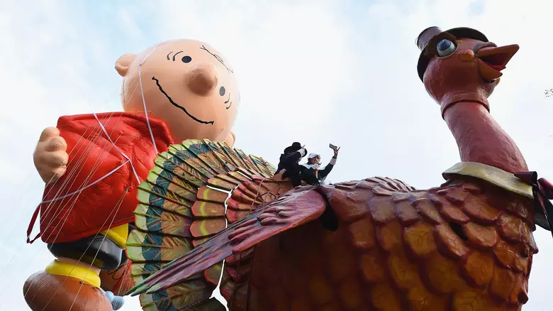 Libalune tsa Charlie Brown le turkey parade