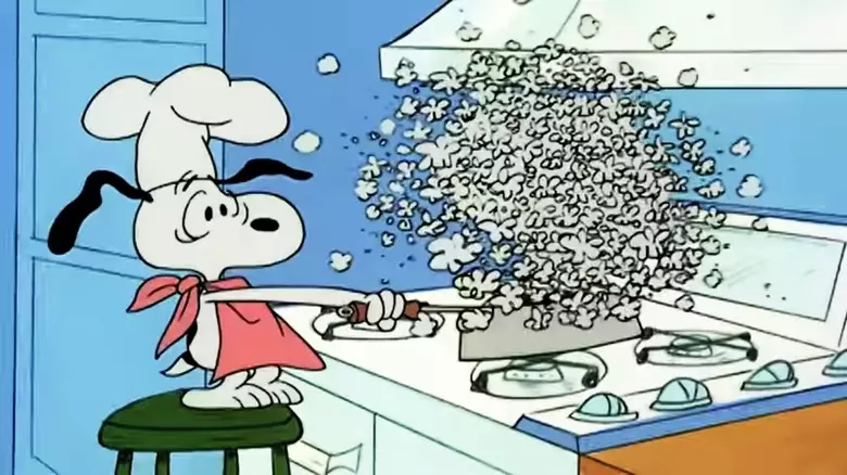 Snoopy ho etsa popcorn ea stovetop