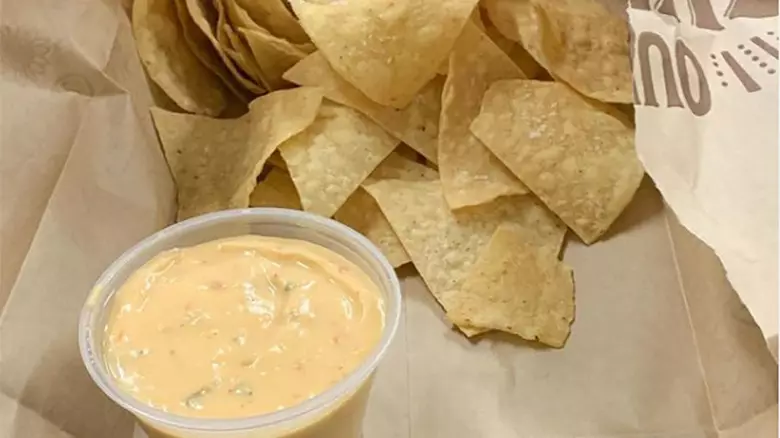 queso mexican din chipotle