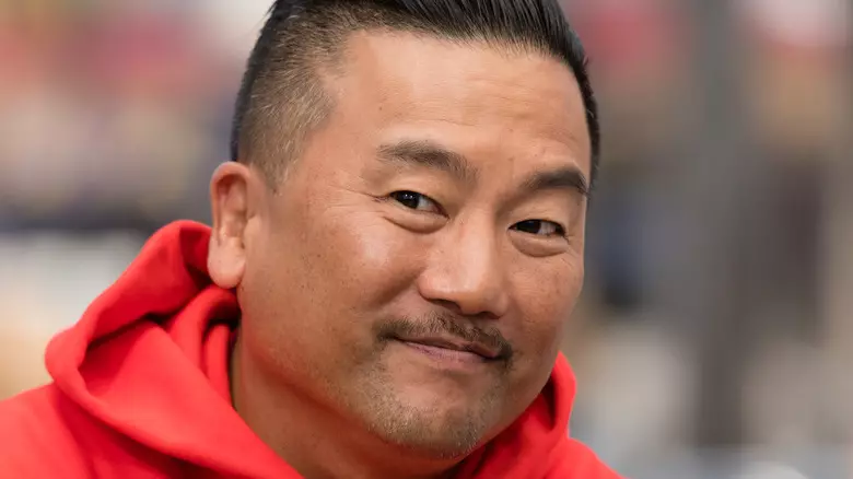 Roy Choi pózol