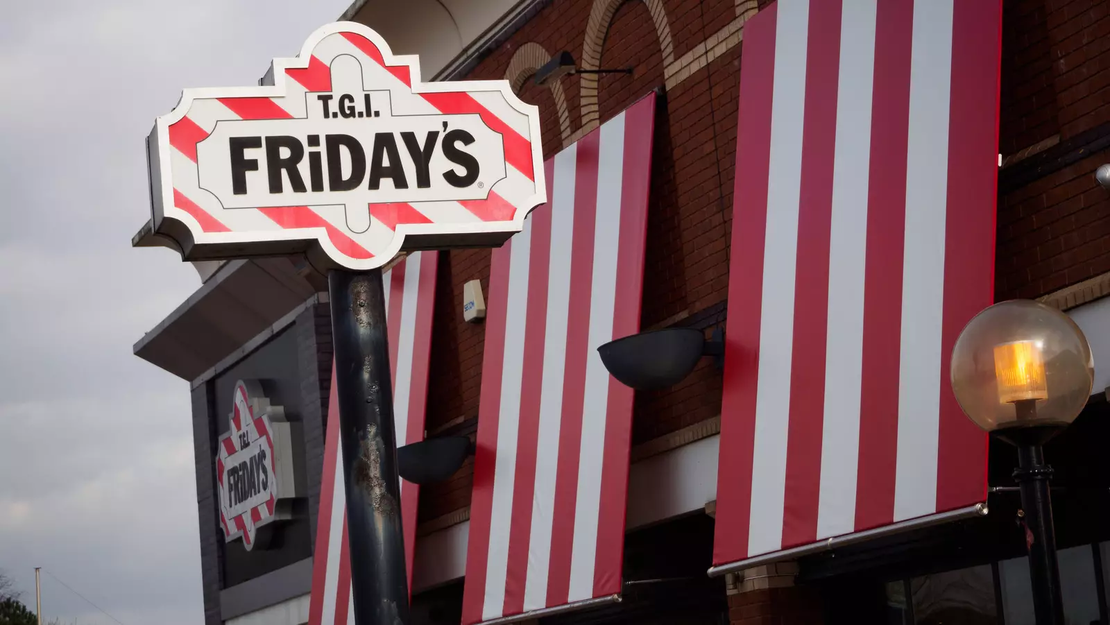 TGI Fridays Nowe podwójne posiłki łączą te popularne pozycje w menu