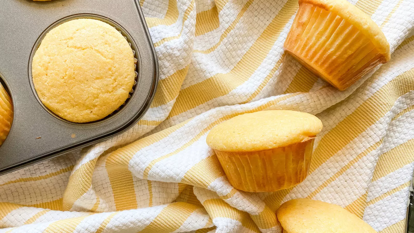 Oppskrift på fuktig honning maisbrød muffins