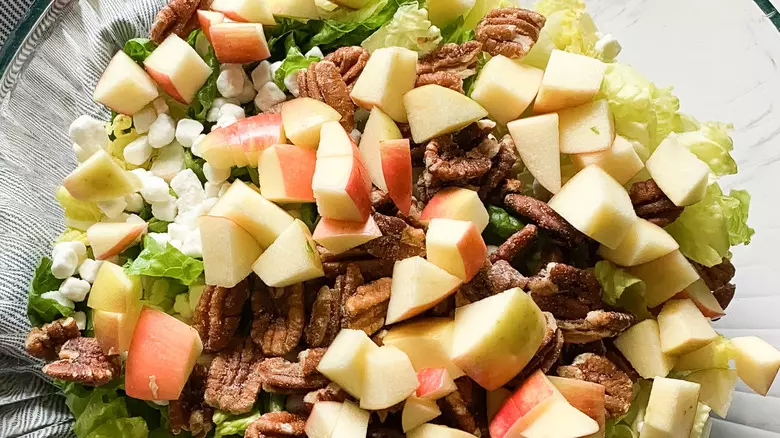 ensalada de manzana con queso de cabra