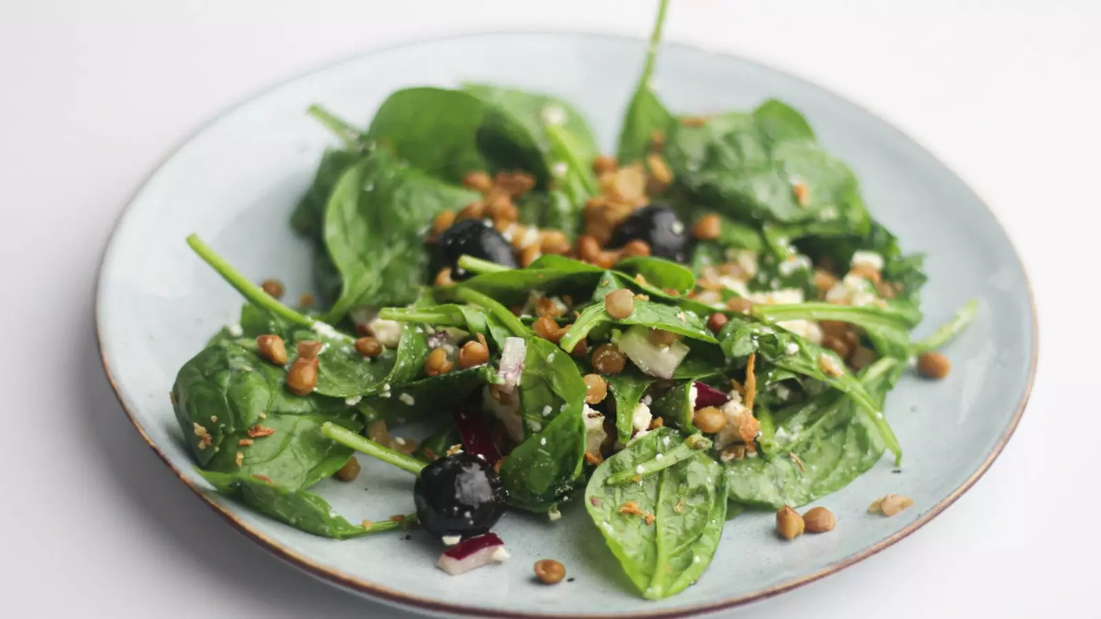 Linsubaunir og spínat salat Uppskrift