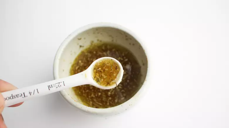 اوریگانو کے ساتھ vinaigrette ڈریسنگ