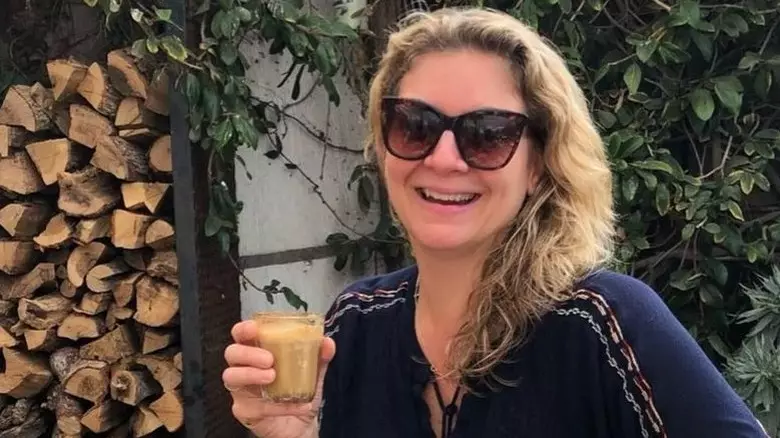 Amanda Freitag drink koffie