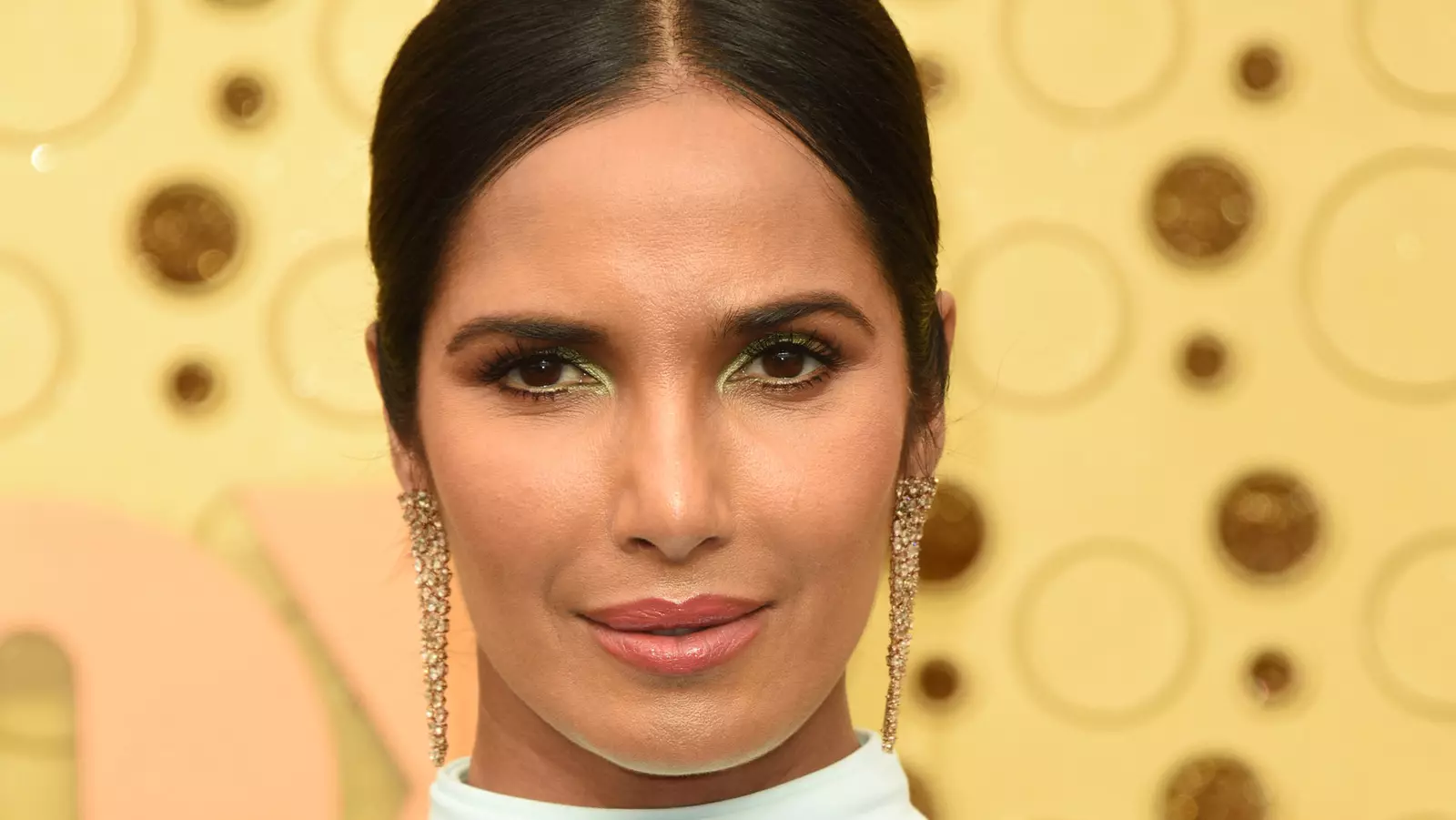 Impendulo ka-Padma Lakshmi Kule Simo Sephathi Inokuhleka kwe-Twitter