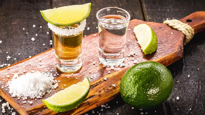 shots de tequila avec sel et citron vert