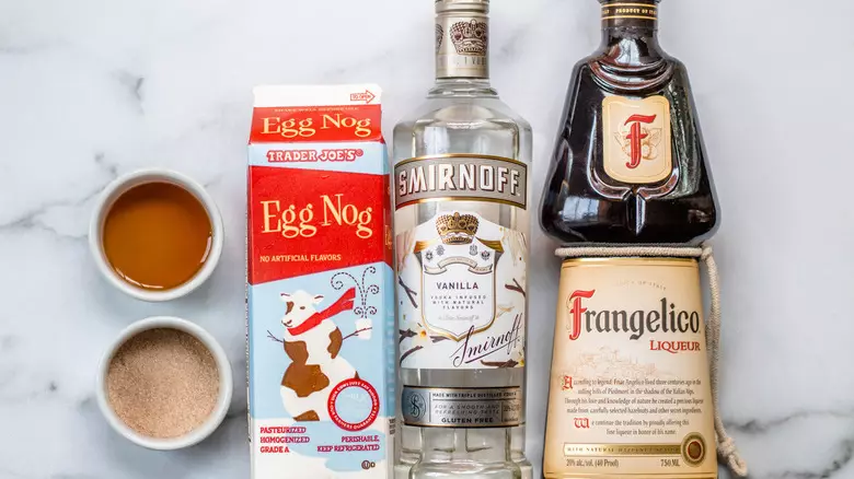 компонентњо барои eggnog Martini