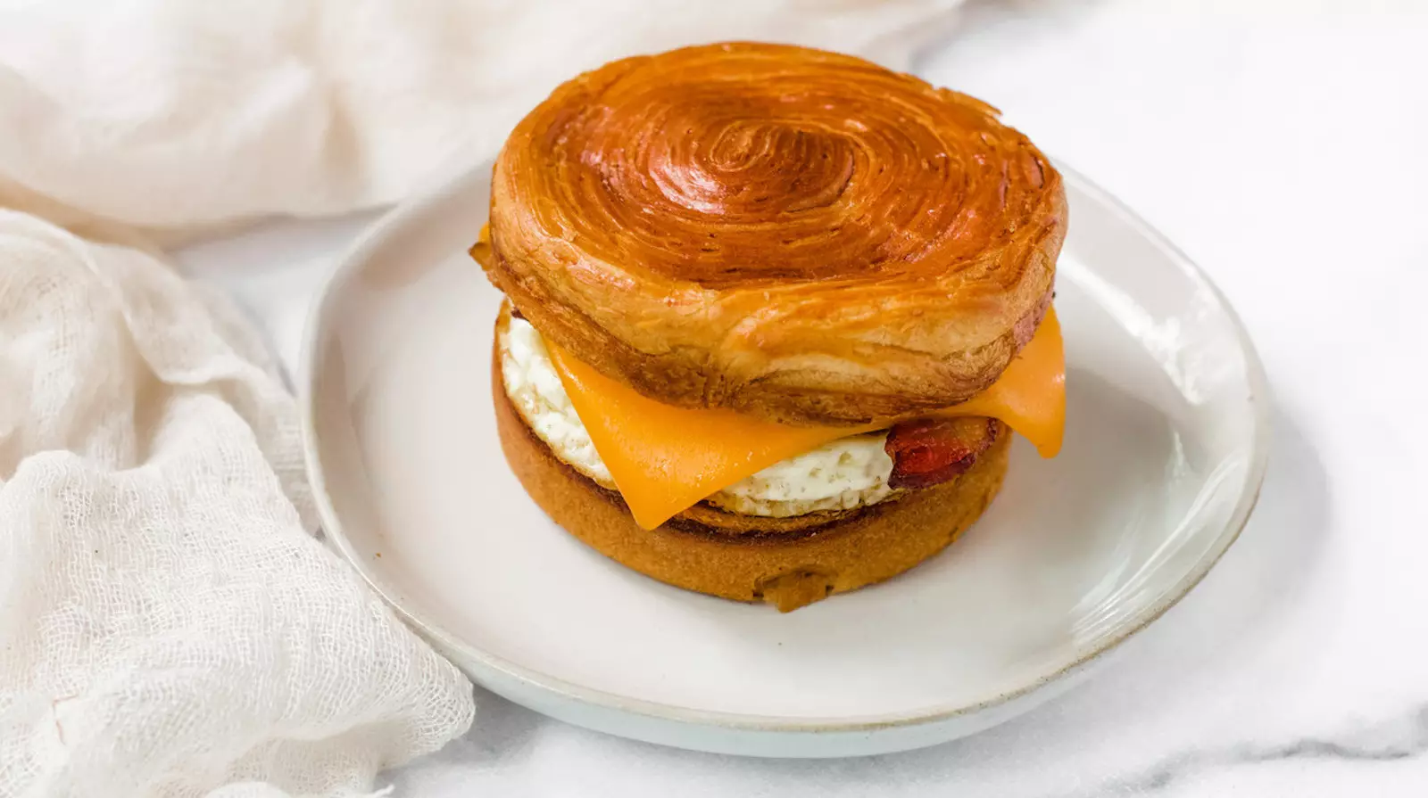 Copycat Starbucks Bacon, Cheddar & Egg Sandwich Resepti