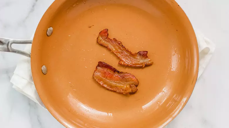 Bacon di tavê de dipijiqe