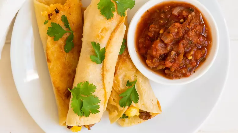 फ्राइड ब्रेकफास्ट Taquitos को लागि सामग्री