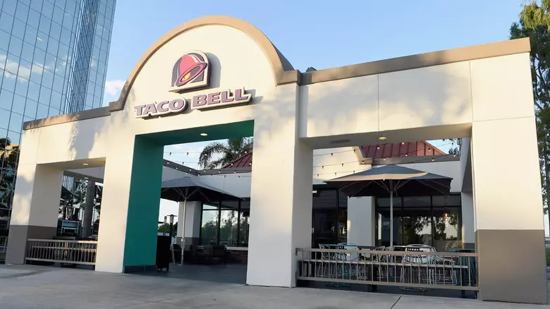 restoracio de taco bell