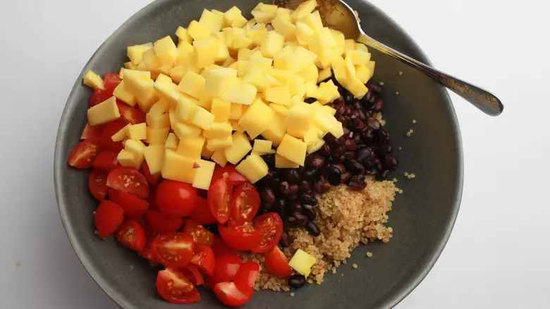 légumes mélangés au quinoa