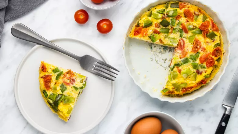 frittata på en tallrik