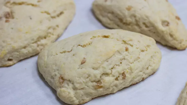 gëllen gebakene scones