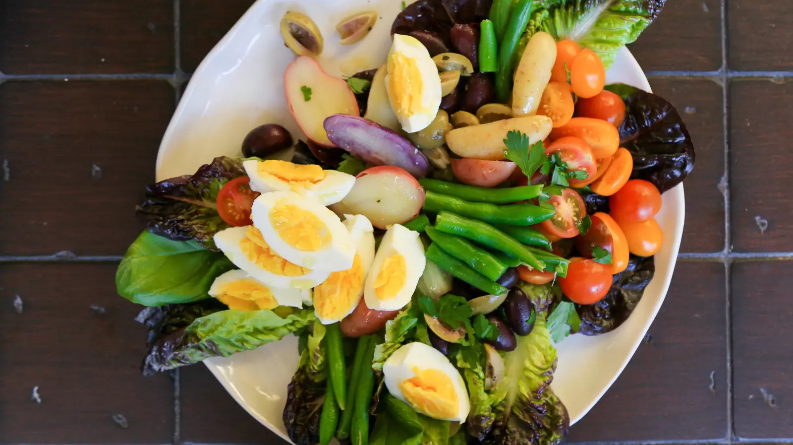 Recipe ea khale ea salate ea Nicoise